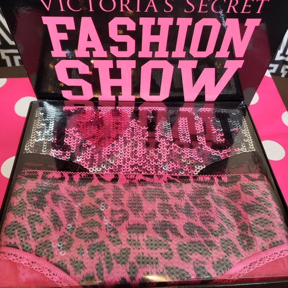 PINK Victoria's Secret | Intimates & Sleepwear | Vs Pink Fashion Show ...